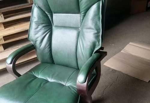 Зеленое кожанное кресло Честер