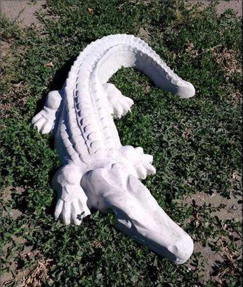 Садовая фигура крокодил