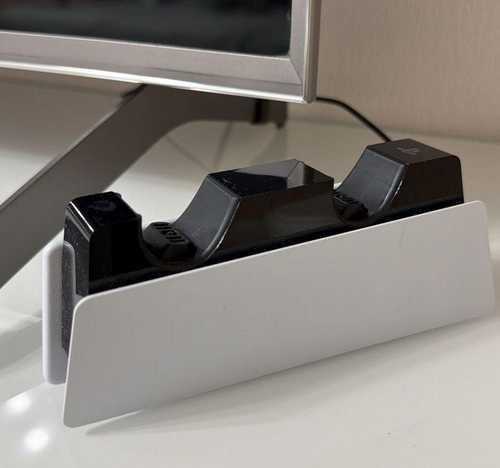 Зарядная станция Dual Sense Charging Station