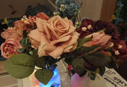 Букет цветов в вазе с подсветкой