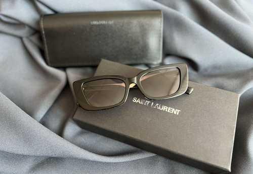 Солнцезащитные очки Saint laurent