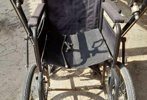 Инвалидная коляска, туалет для инвалидов, костыли