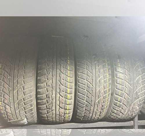 Kumho I'Zen RV Stud KC16 225/60 R17 T