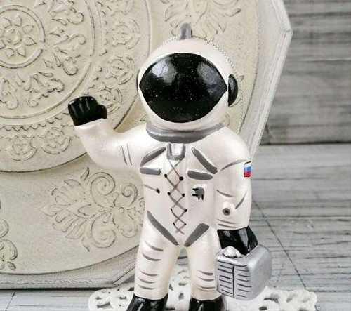 Новая Елочная игрушка из фарфора Космонавт
