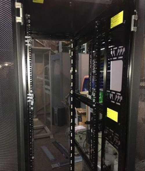 Серверный шкаф IBM 42U