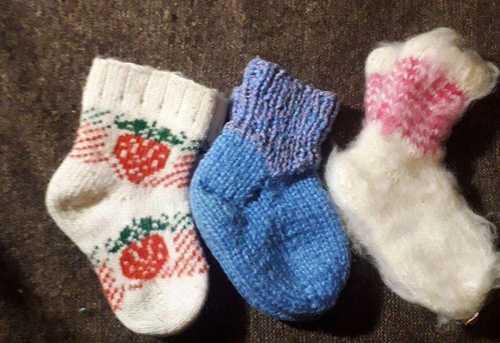 Детские носочки, пинетки и рукавички