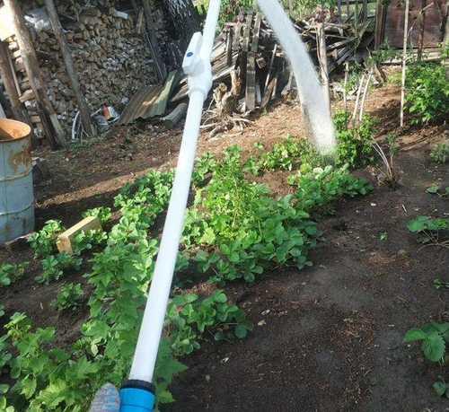 Гусак, лейка с краном для полива огорода