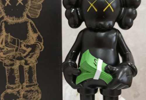 Мишка kaws c деньгами черный