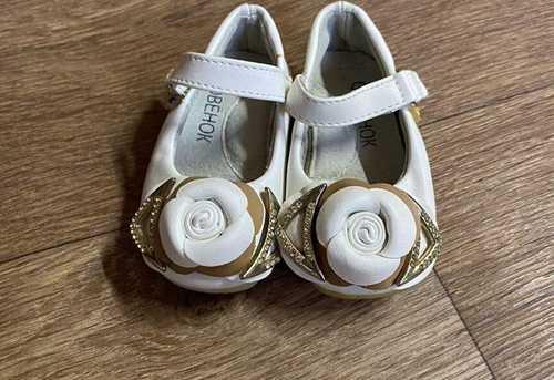 Туфли для девочки новые