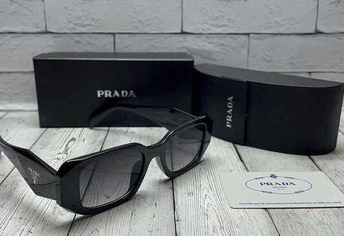 Женские очки Prada