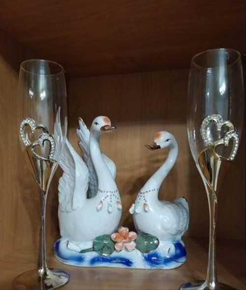 Лебеди и фужеры свадебные сувенир