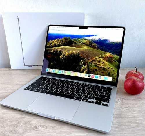 MacBook Air 13.6" 2024 M3 8Gb SSD 256Gb 14 циклов