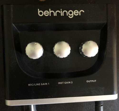 Внешняя звуковая карта behringer um2