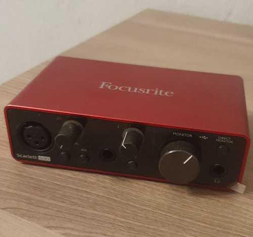 Звуковая карта Focusrite scarlett solo 3rd gen