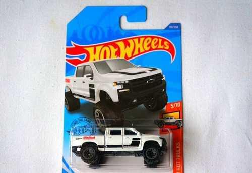Hot Wheels Chevrolet Silverado Trail Boss (White)
