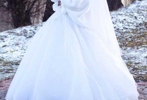 Платье свадебное 44
