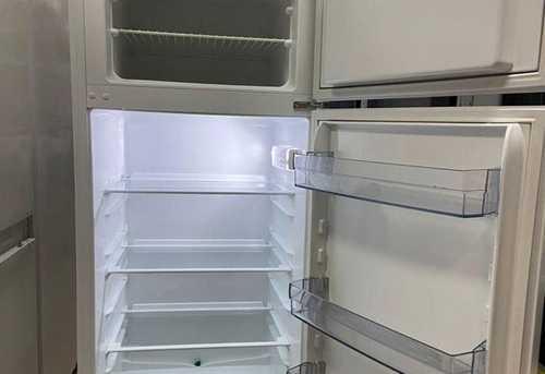 Холодильник AEG 144см