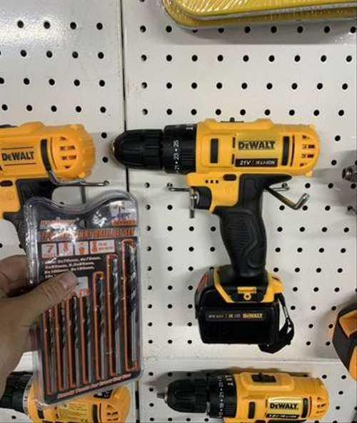 Шуруповерт DeWalt 21v новый и сверла