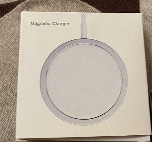 Бесспроводня зарядка Magnetic Charger