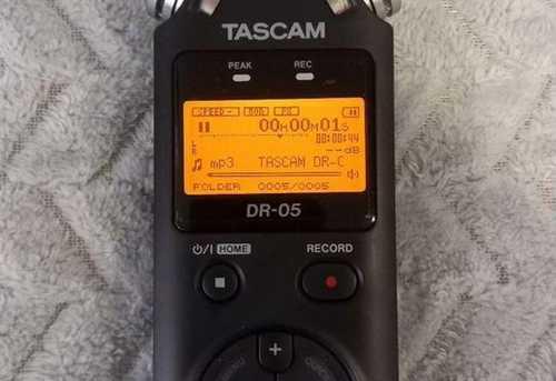 Рекордер Tascam DR- 05 (2ая версия)