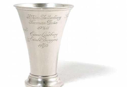 Серебряный стакан или ваза в виде кубка. Швеция