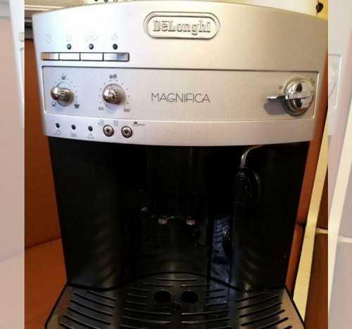 Кофемашина Delonghi magnifica