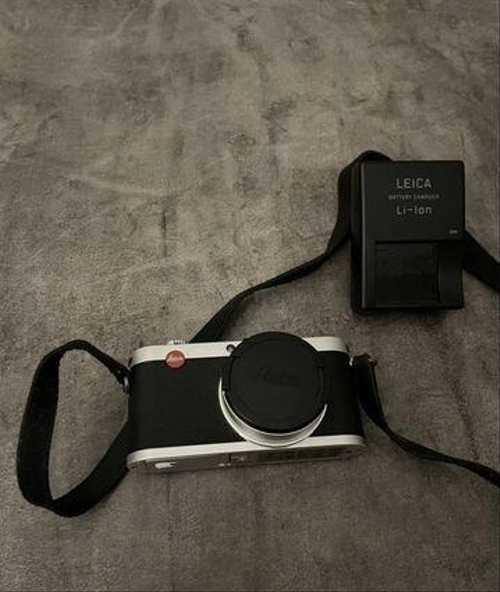 Фотоаппарат Leica X2 с ремешком