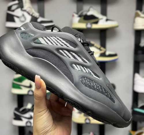 Кроссовки Adidas Yeezy Boost 700 V3 Black