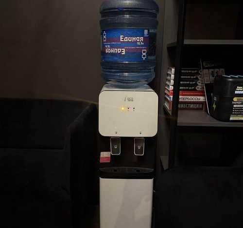Кулер для воды напольный