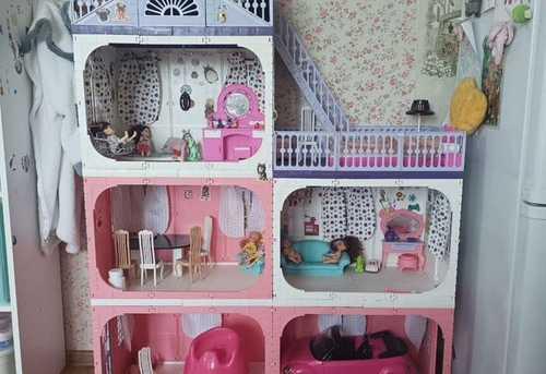 Большой кукольный домик с мебелью и куклами