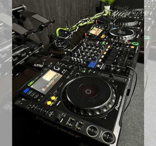 Pioneer CDJ 2000 и микшер Pioneer DJM 900 nexus