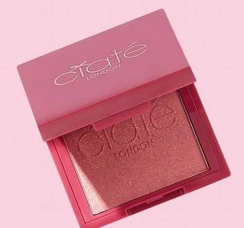 Ciaté London Illuminating Blush - Sweet Kiss