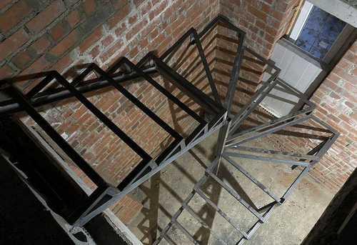 Лестница на металлическом каркасе в дом под ключ