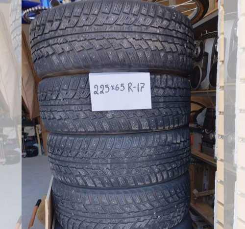 Kumho I'Zen RV Asymmetric 225/65 R17