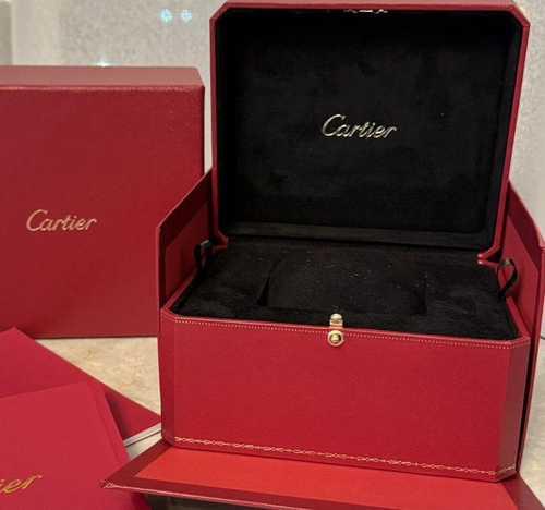 Фирменная упаковка Cartier для часов