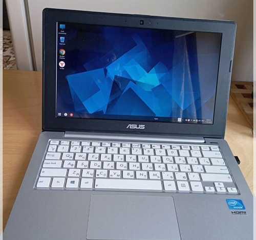 Ноутбук Asus X201E