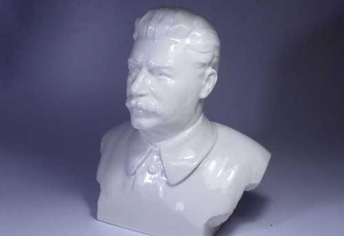 Бюст Сталина. Автор В. Пинчук. лфз. 1930-е гг