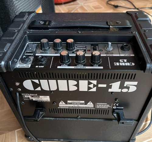 Комбоусилитель roland cube 15