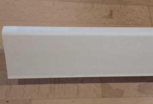 Плинтус напольный белый 80 мм новый