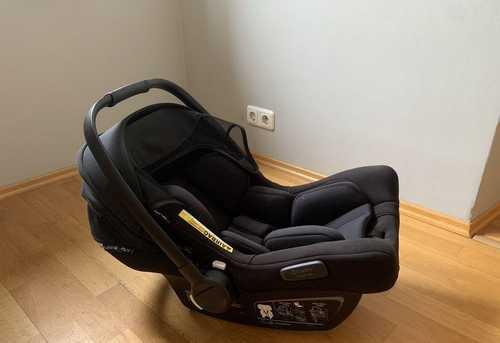 Bugaboo Turtle Air by Nuna car seat Black