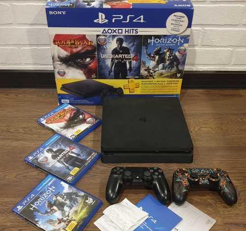 Sony PlayStation 4 Slim, 500 ГБ, 2 геймпада