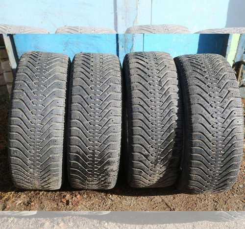 Goodyear UltraGrip 500 215/55 R17 94T