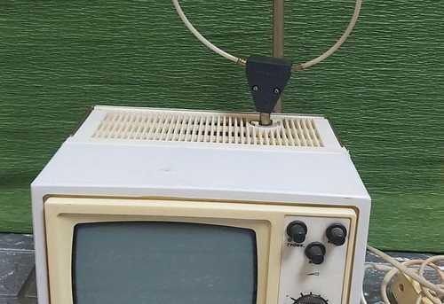 Телевизор портативный Silelis 405D-1 конец 80-х г