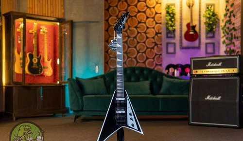 Jackson JS32 Rhoads Black w/ White Bevels