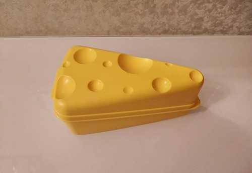 Пластиковый контейнер сыр