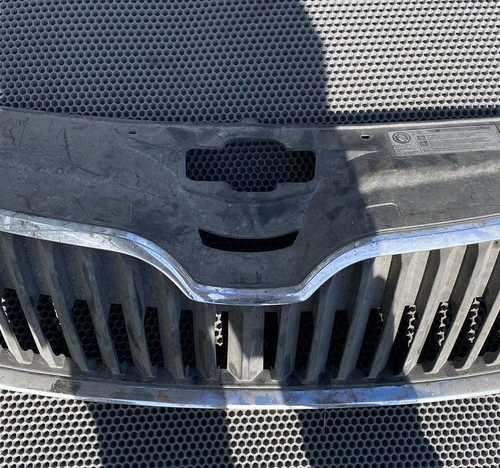 Решетка радиатора Skoda Rapid