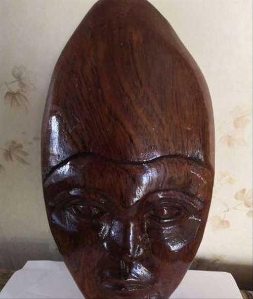 Маски, настенные статуэтки из Африки