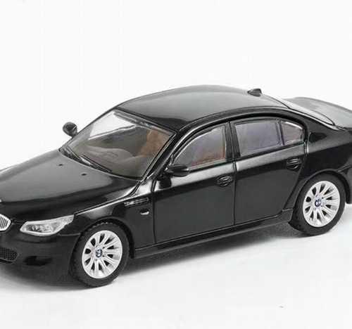 Черная BMW M5 E60 1:64