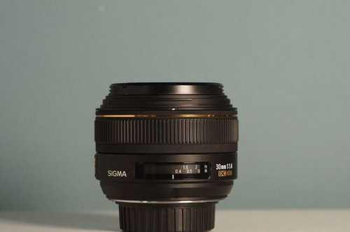 Sigma AF 30mm f/1.4 DC HSM Nikon