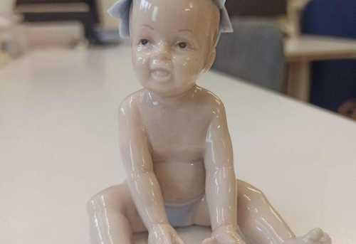 Фарфоровая статуэтка ребёнок малыш